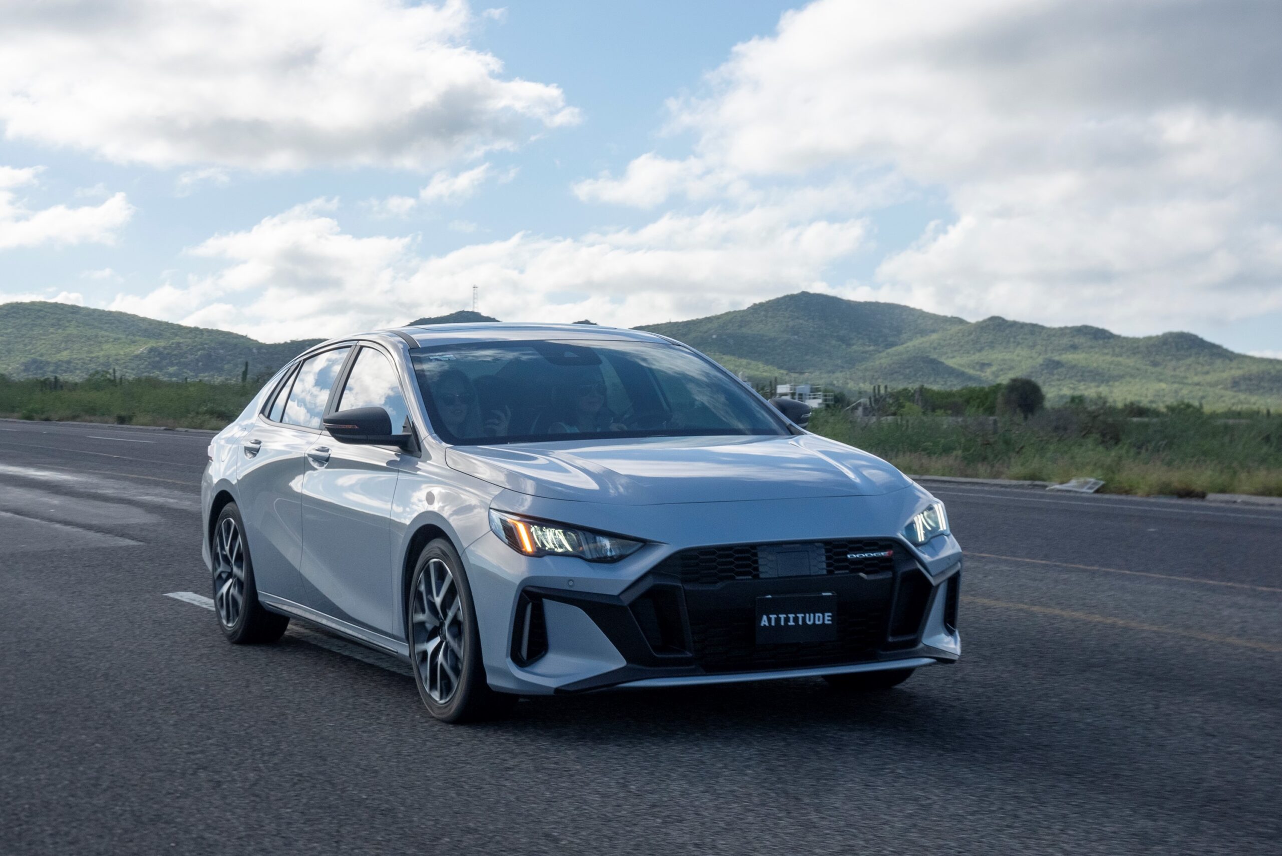 Llega el Dodge Attitude 2025 con más potencia y tecnología avanzada ...