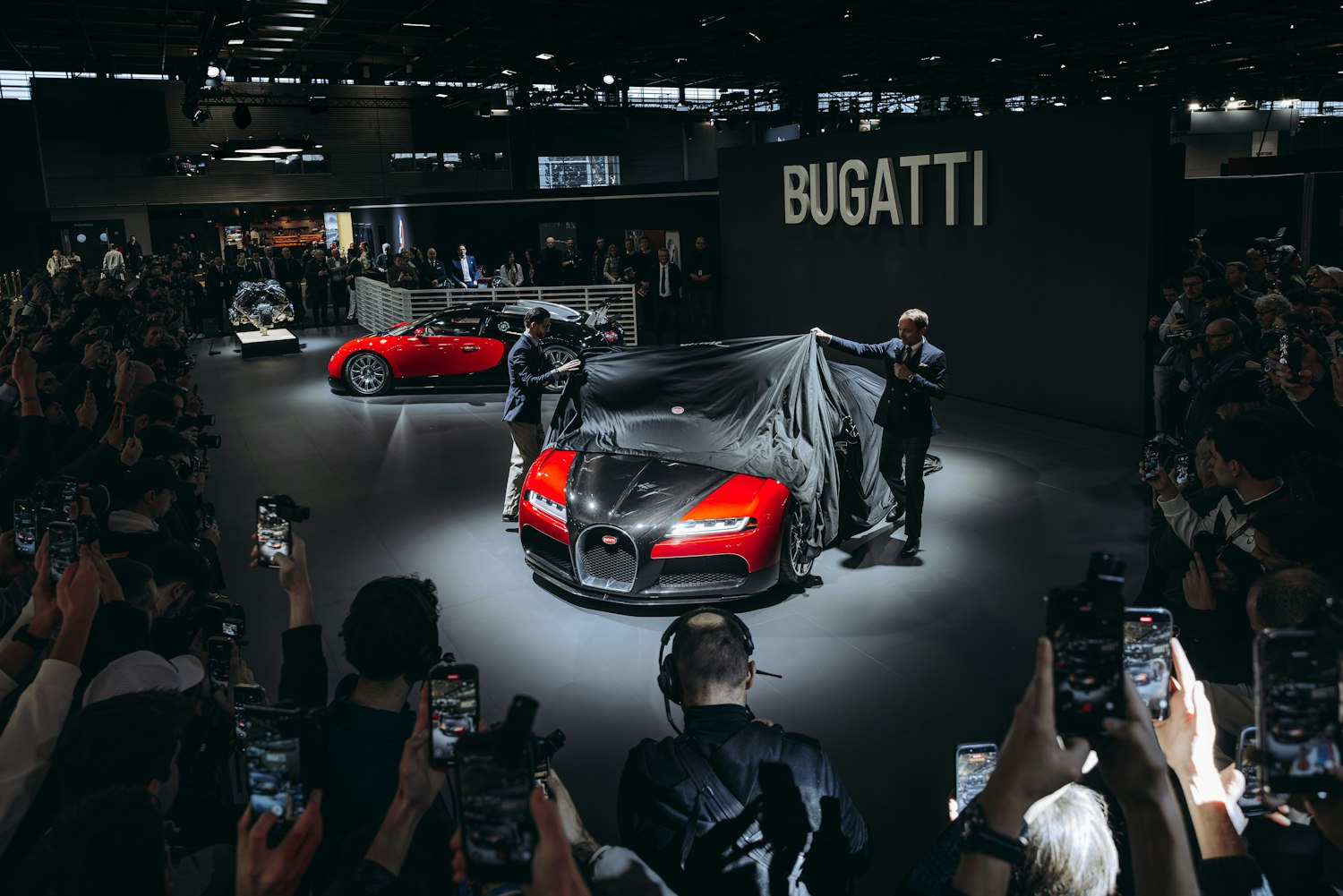 Bugatti presenta el F.K.P. Hommage en el Ultimate Supercar Garage ...